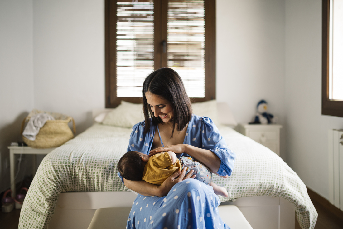 Feeding Your Newborn Baby: Expert Tips & Tricks